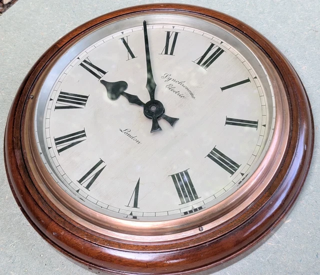 RETRO SYNCHRONOME ELECTRIC Wooden Wall Clock - Elegant - Roman Numerals ...