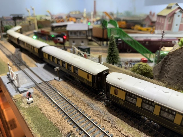 HORNBY RAKE OF 5 Gwr Pullman Coaches Set £39.99 - PicClick UK