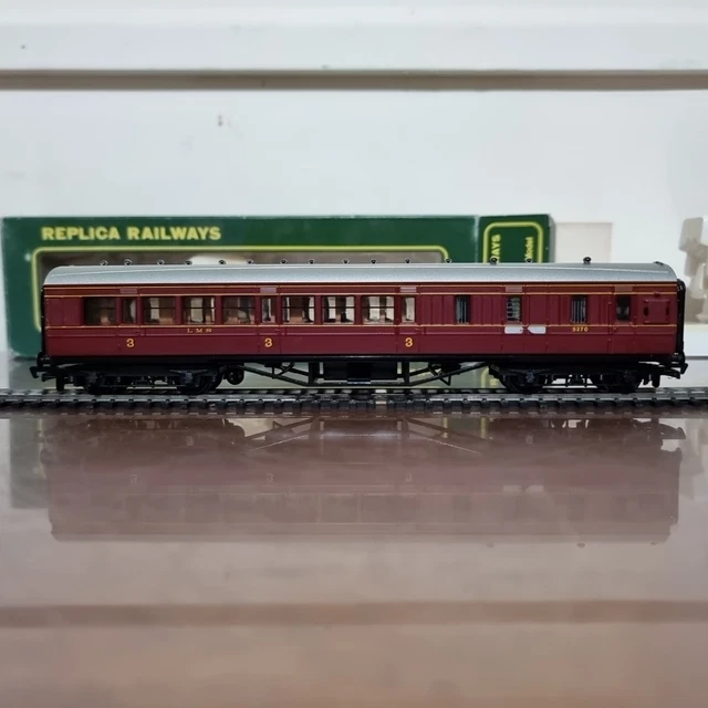 REPLICA RAILWAYS 12211 LMS Mk1 Second Corridor Coach OO Gauge Boxed £9. ...