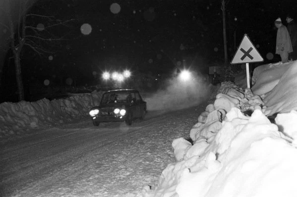 ROSEMARY SMITH & Margaret Lowrey-Mackenzie Hillman Imp Rally 1965 Photo ...