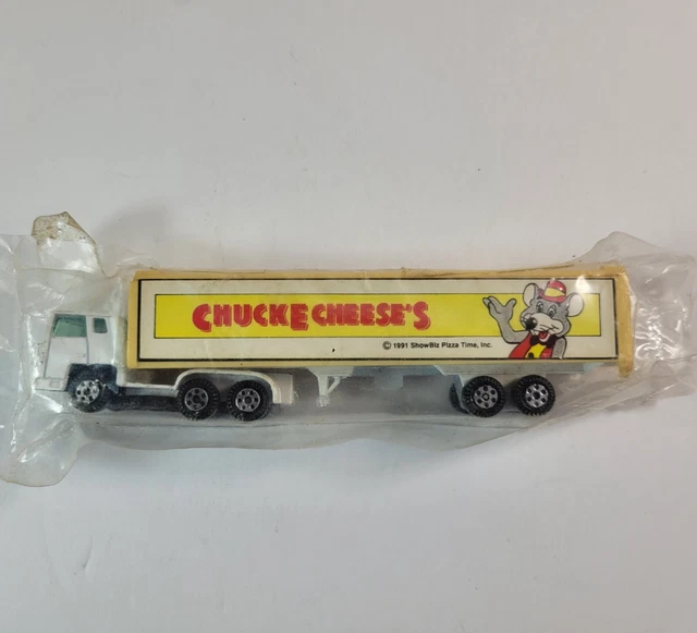VINTAGE YATMING CHUCK E. Cheese's Tractor Trailer Plastic Collectible ...