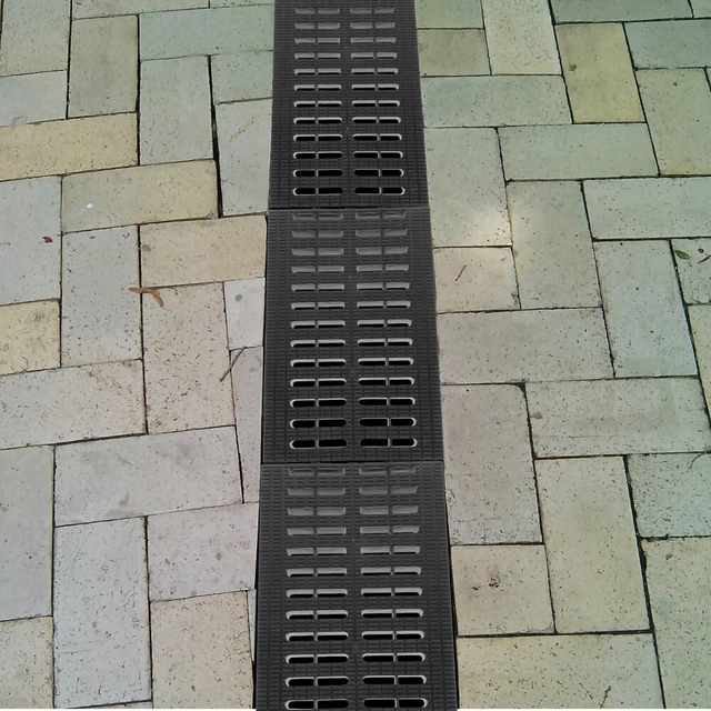 PLASTIC OUTDOOR DRAIN Cover Rectangle Rainwater Well Grate £15.99 ...