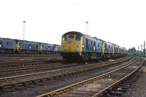ORIGINAL COLOUR SLIDE of 24085 BR class 24 diesel loco £3.99 - PicClick UK