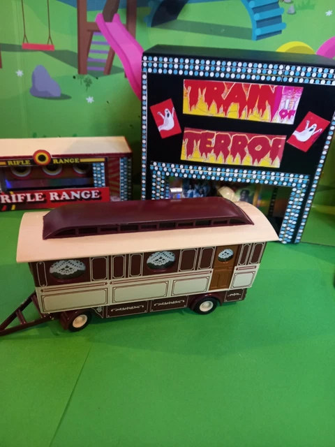 CORGI SHOWMANS FAIRGROUND Circus Code 3 Caravan £18.50 - PicClick UK