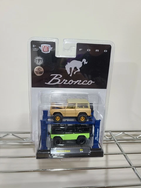 M2 MACHINES 1966 Ford Bronco Auto Lift Gold Bronco 2 Pack R21 21-04 ...