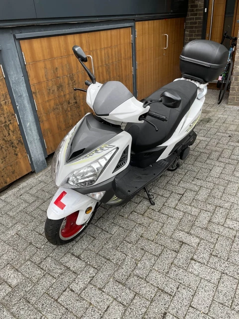 LEEWAY FALCON 125CC scooter (comes with up to £500 worth of extra ...