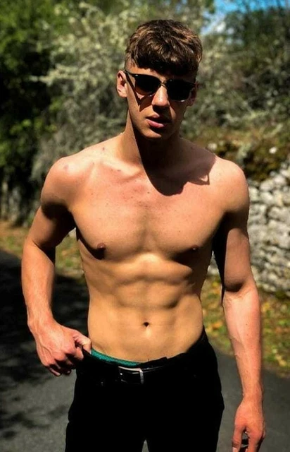 SHIRTLESS MALE BEEFCAKE Hunk Smooth Muscular Build Sunglasses Guy PHOTO ...