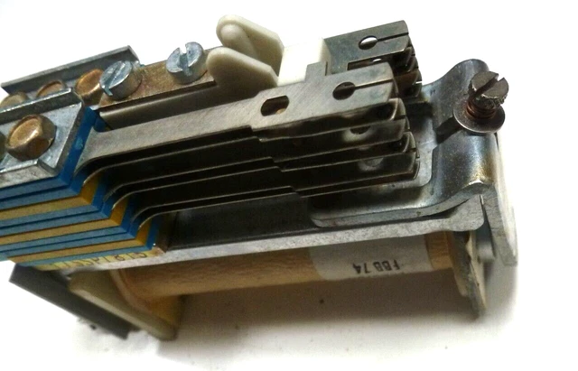 GPO STROWGER 3000 Type Relay With A 2000 Ohm Coil £4.99 - PicClick UK