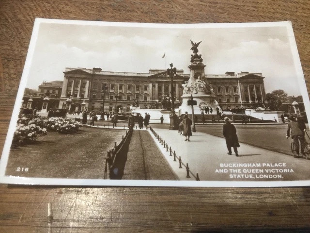 BUCKINGHAM PALACE QUEEN Victoria Statue 1954 London Real Photo Postcard ...