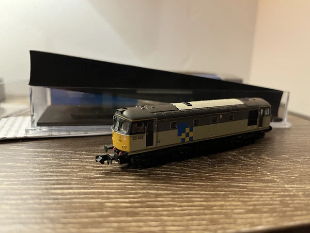 DAPOL 2D-001-007 N Gauge BR Class 33/0 33042 Railfreight Construction £ ...