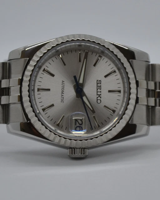 MONTRE AUTOMATIQUE SEIKO SNXJ Datejust mod cadran argent Sunburst ...