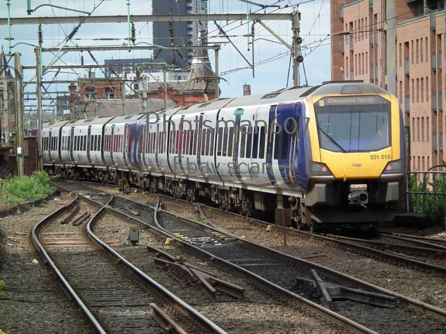 CLASS 331 331016, 3 car EMU, in Northern at Manchester Oxford Road £0. ...