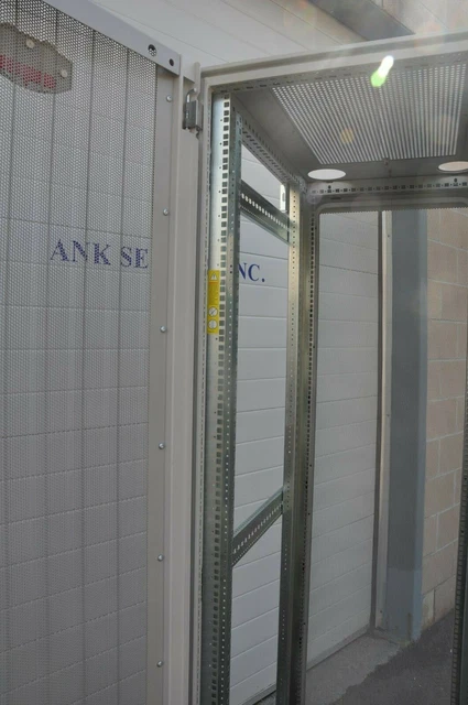 HP/COMPAQ RACK 9142 42U Universal Rack Server Cabinet - no side panel ...