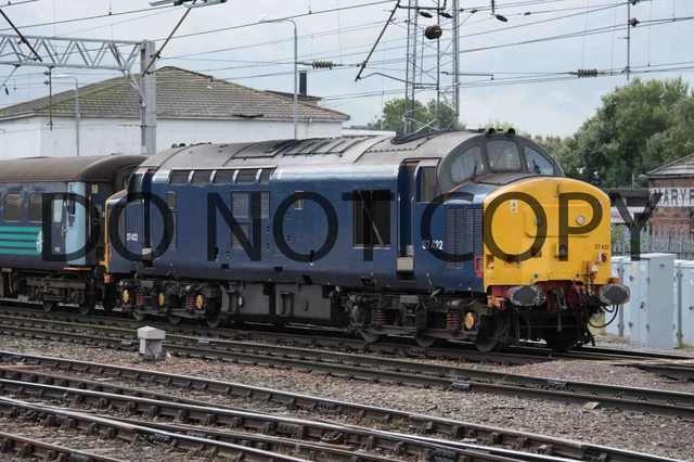 UK DIESEL TRAIN Railway Photograph Of Class 37 37422 Loco. Rm37-1306 £1 ...