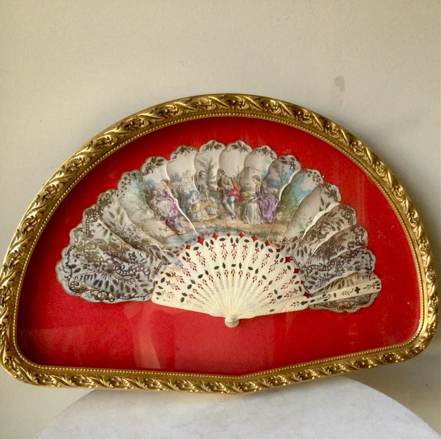 ANCIEN ÉVENTAIL , scène romantique -avec boîte à éventails fin du 19ème ...