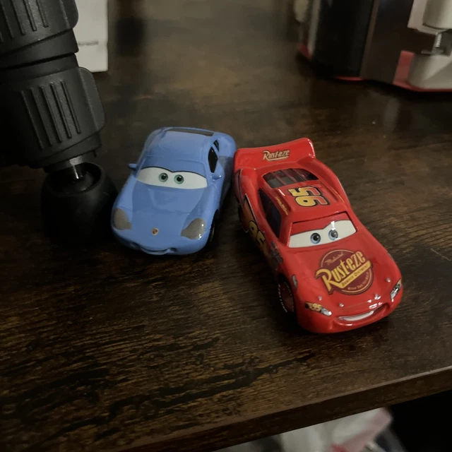 DISNEY PIXAR CARS Rust-Eze Lightning McQueen #95 And Sally Diecast EUR ...