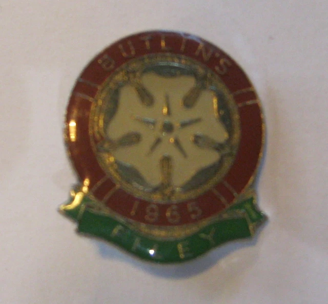BUTLINS BADGE FILEY 1965. Rose. Red & Green Labels. Replica £3.31 ...
