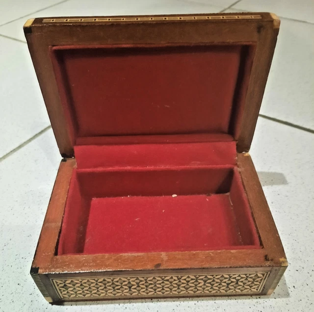 ANCIEN COFFRET EN Fine Marqueterie De Mosaique D'os Et De Nacre EUR 25 ...