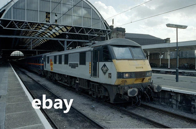 35MM COLOUR RAILWAY Negative Class 90 90027(2) at London Kings Cross £2 ...