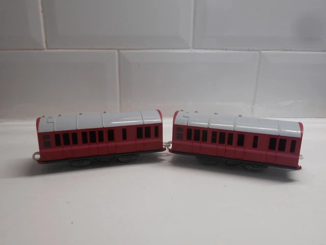 TOMY TRACKMASTER THOMAS the tank engine train set 2 red express coaches ...