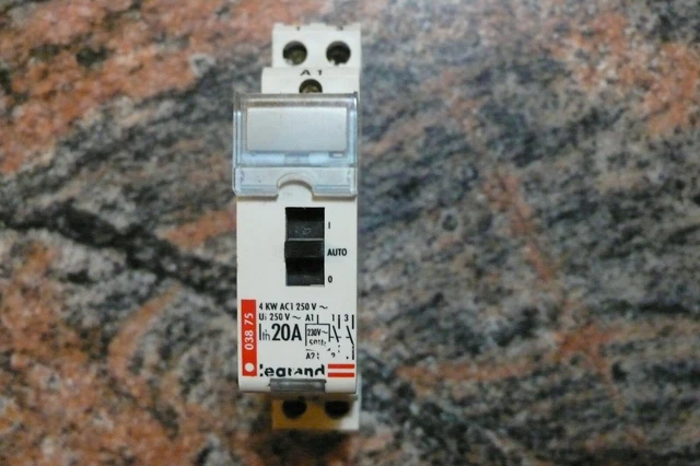 CONTACTEUR HEURE CREUSE 20AMPERE JOUR/NUIT CHAUFFE EAU 20A 220V LEGRAND 0/auto/1 EUR 10,00 ...