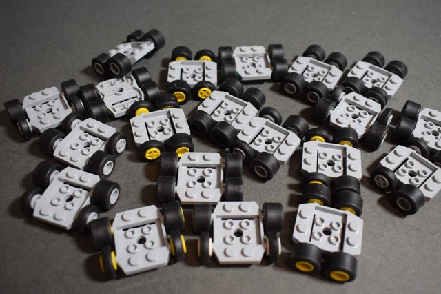 LEGO 24326 BASE de véhicule avec roues pneus choix aléatoire lot de 6 ...