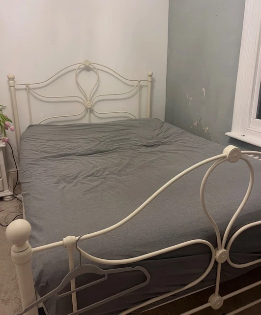 WHITE METAL DOUBLE bed frame used but good condition £21.50 - PicClick UK