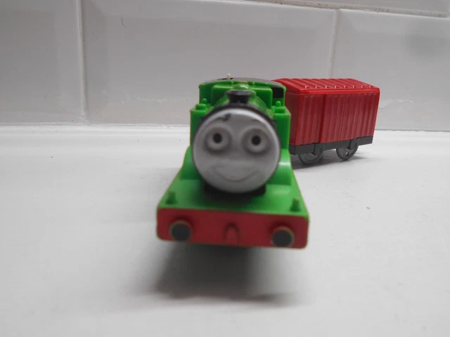 OLIVER THOMAS THE tank engine tomy trackmaster battery train £49.99 ...