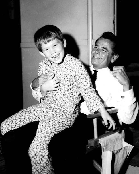 RONNY HOWARD CANADIAN-BORN actor Glenn Ford horse around together - Old ...