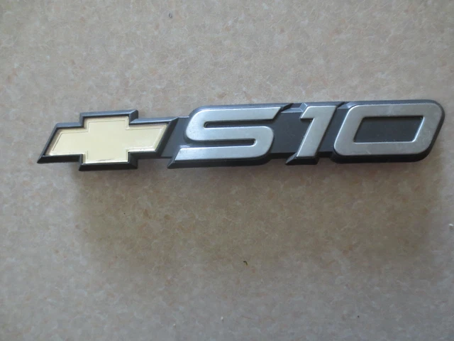 ORIGINAL CHEVROLET S10 truck badge // emblem -- Chevy ...