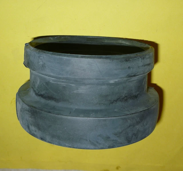 TRIUMPH TRIDENT T160 Bonneville T140 Tr7 Rubber Binnacle Speedo Tacho ...