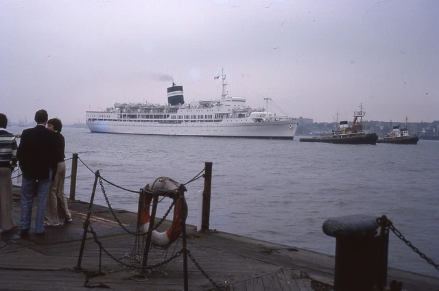 SS UGANDA TILBURY Cruise Ship Ocean Liner 35mm Slide 1977 P22 £5.92 ...