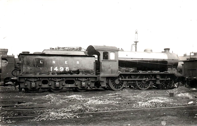 LNER CLASS J39 0-6-0 No 1498 (4720) at UNKNOWN MPD R/PHOTO £1.00 ...
