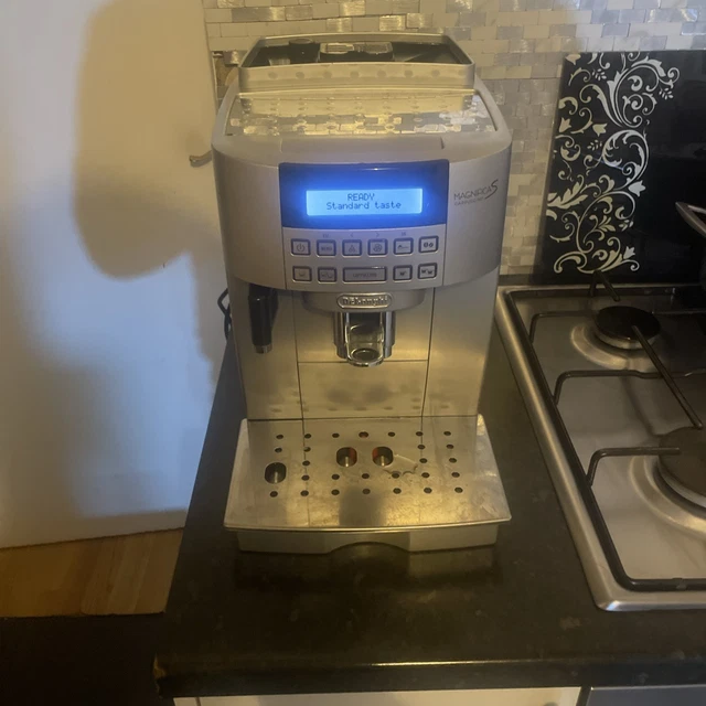 DE'LONGHI MAGNIFICA S (model ECAM22.360.S) bean-to-cup espresso machine ...