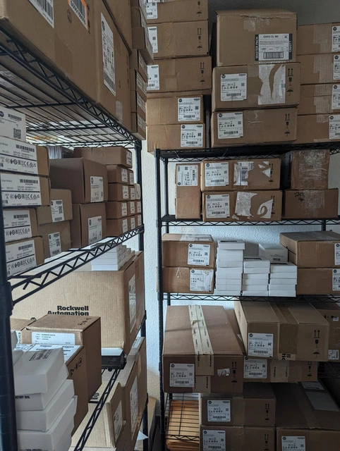 WIRING DEVICE-KELLEMS TWIST-LOCK® Insulgrip® HBL2730 3-Phase Grounding ...