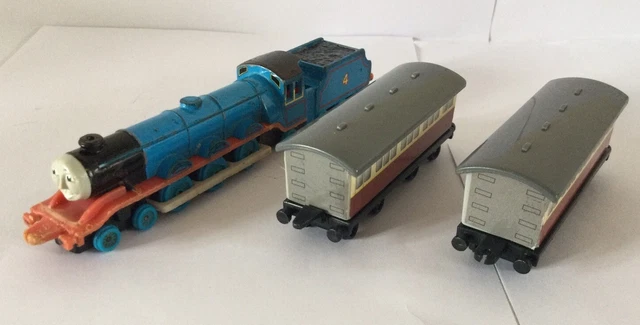 VINTAGE THOMAS AND Friends ERTL GORDON & TWO EXPRESS CARRIAGES 2001 ...