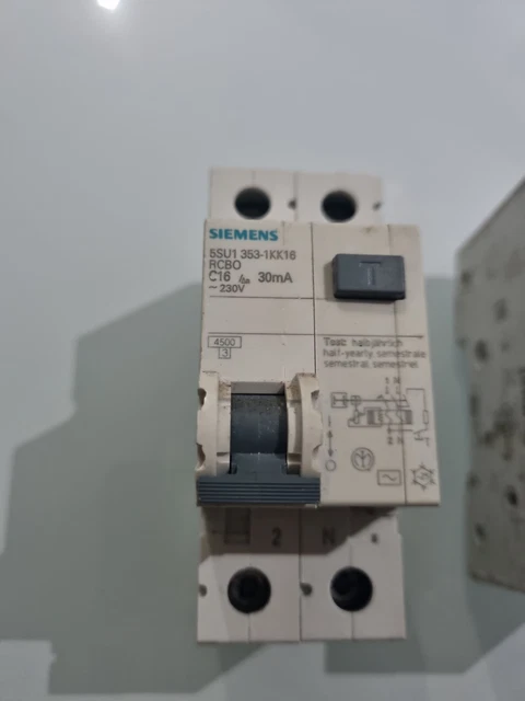 INTERRUTTORE MAGNETOTERMICO DIFFERENZIALE 1P+N 16A 4,5kA 30mA AC 2 moduli Siemen EUR 15,00 ...