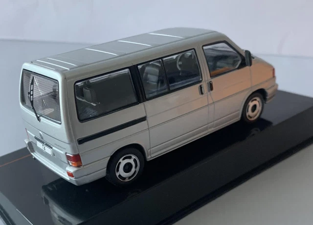 VW T4 MULTIVAN 1990 Caravelle silver, 1:43 scale diecast model from IXO ...