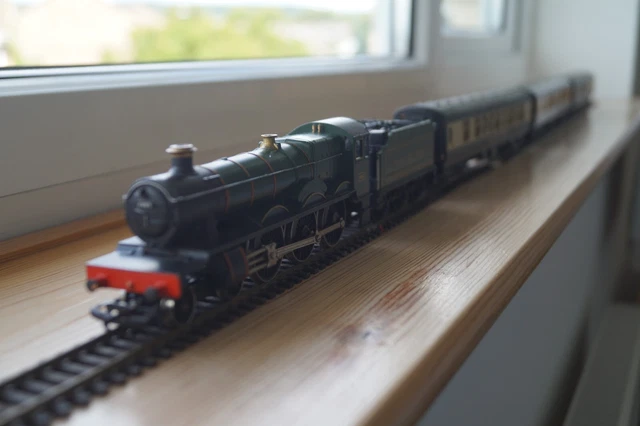 00 GAUGE MODEL train GWR Hall & 3 Coaches £25.00 - PicClick UK