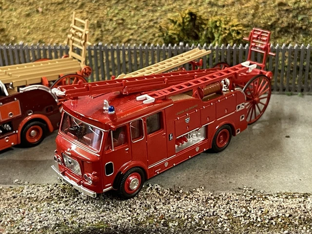 2 OXFORD DIECAST 1/76 OO Gauge Model Fire Engines $51.36 - PicClick AU