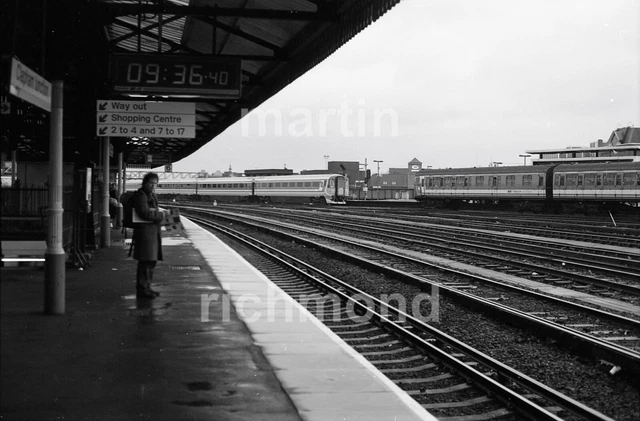 CLAPHAM JUNCTION CLASS 442 EMU 21.1.89 John Vaughan Negative RN427 £2. ...