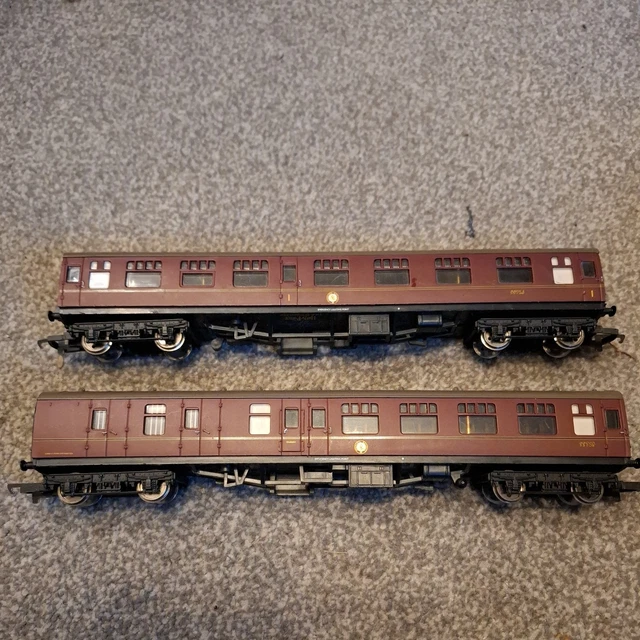 HORNBY HOGWARTS RAILWAY Express Composite Coach & Brake Coach £30.84 ...