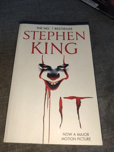 IT BY STEPHEN King 2019 Paperback White Pennwise Cover $59.00 - PicClick AU