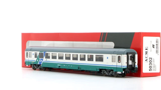 ACME 50302 UIC-Z1 Second Class Bh for Disabled Xmpr Green/Blue Stripes ...