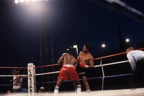 ROBERTO DURAN ROBBIE Sims boxing on June 23 1986 Caesars Palace La- Old ...