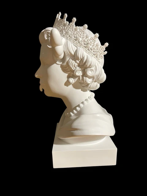 D-FACE DOG SAVE THE QUEEN Elizabeth II Art Bust Medicom Space Studio ...