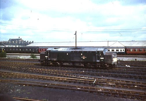 ORIGINAL COLOUR SLIDE of D6872 BR class 37 diesel loco £2.99 - PicClick UK