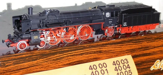 LILIPUT 4003 DAMPFLOK BR 18 316 der DB Epoche 3 bespielt erhalten ...