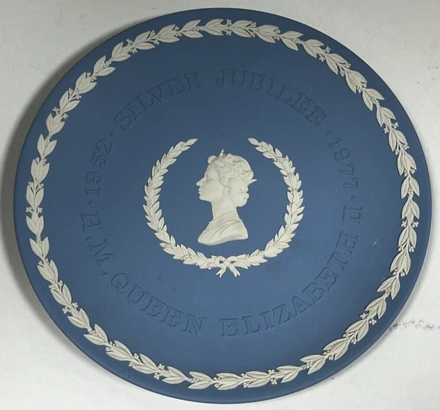 WEDGWOOD QUEEN ELIZABETH II SILVER JUBILEE 1977 COMMEMORATIVE PLATE - 8 inch $12.99 - PicClick CA