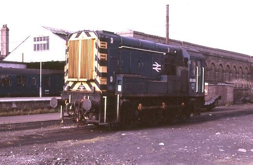 ORIGINAL COLOUR SLIDE of 08868 BR class 08 diesel shunter loco £2.25 ...